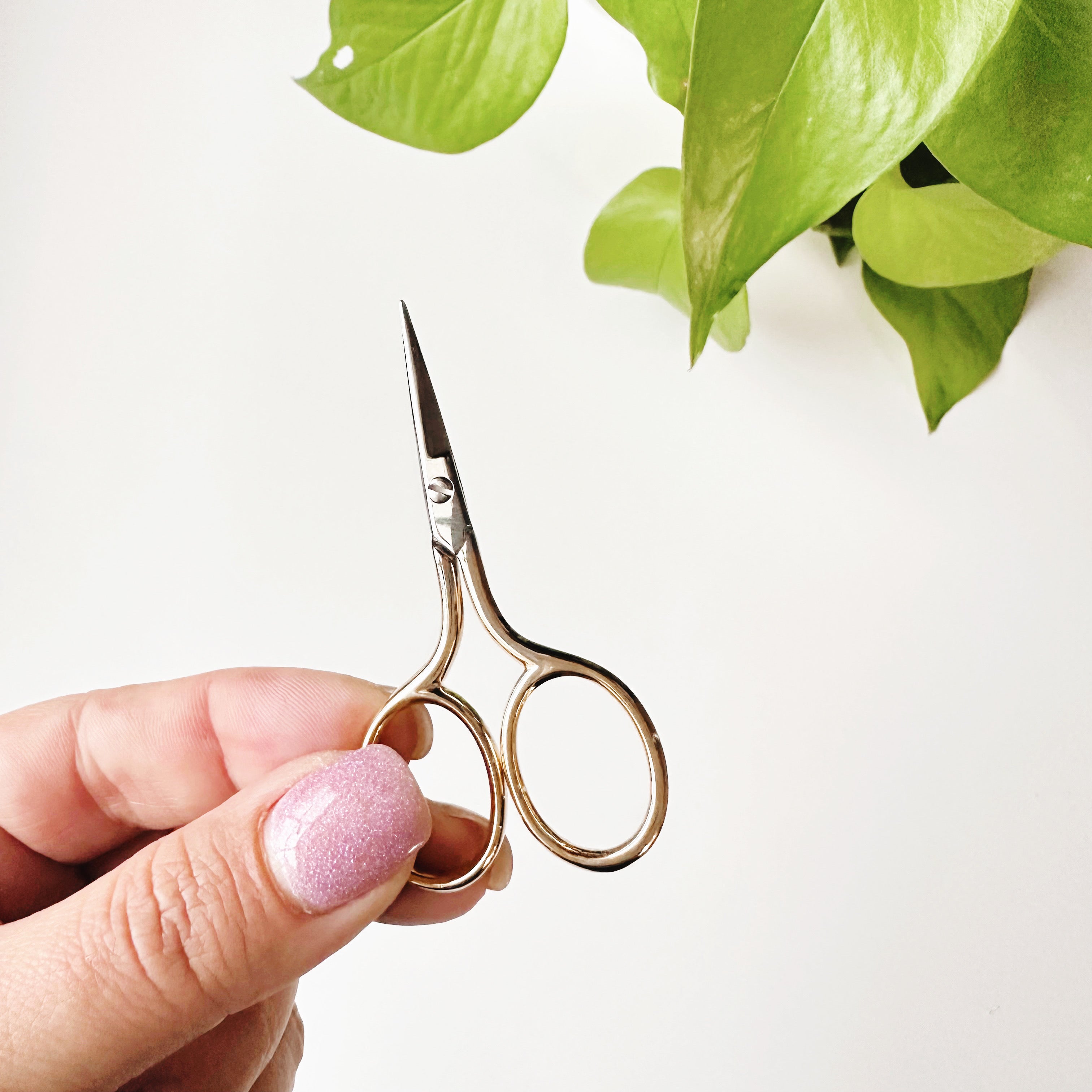 Short Stuff Embroidery Scissors by Tooltron – High Crafting
